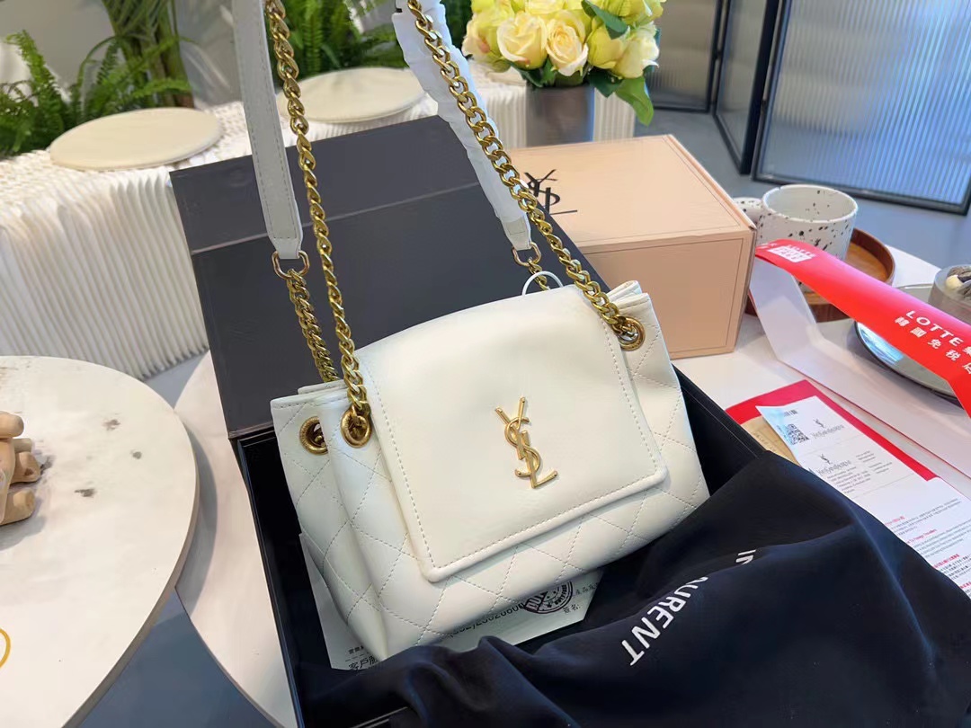 Y 015 - pimpbags.com