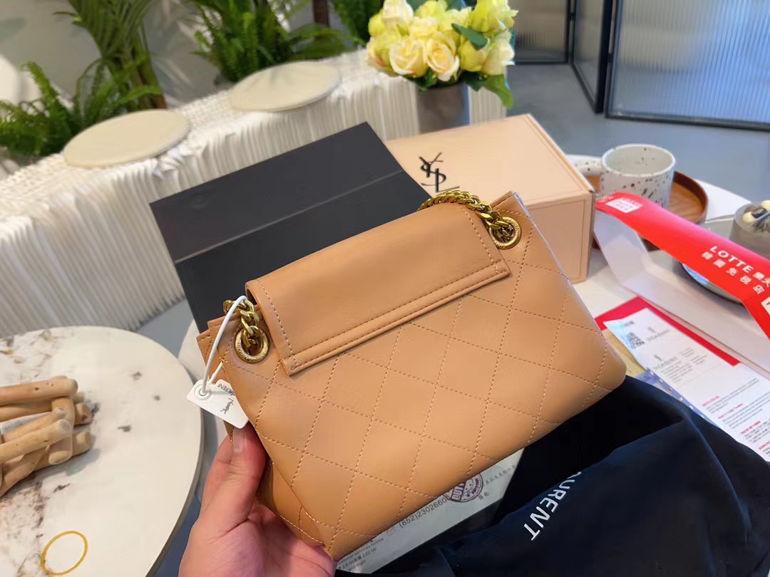 Y 015 - pimpbags.com