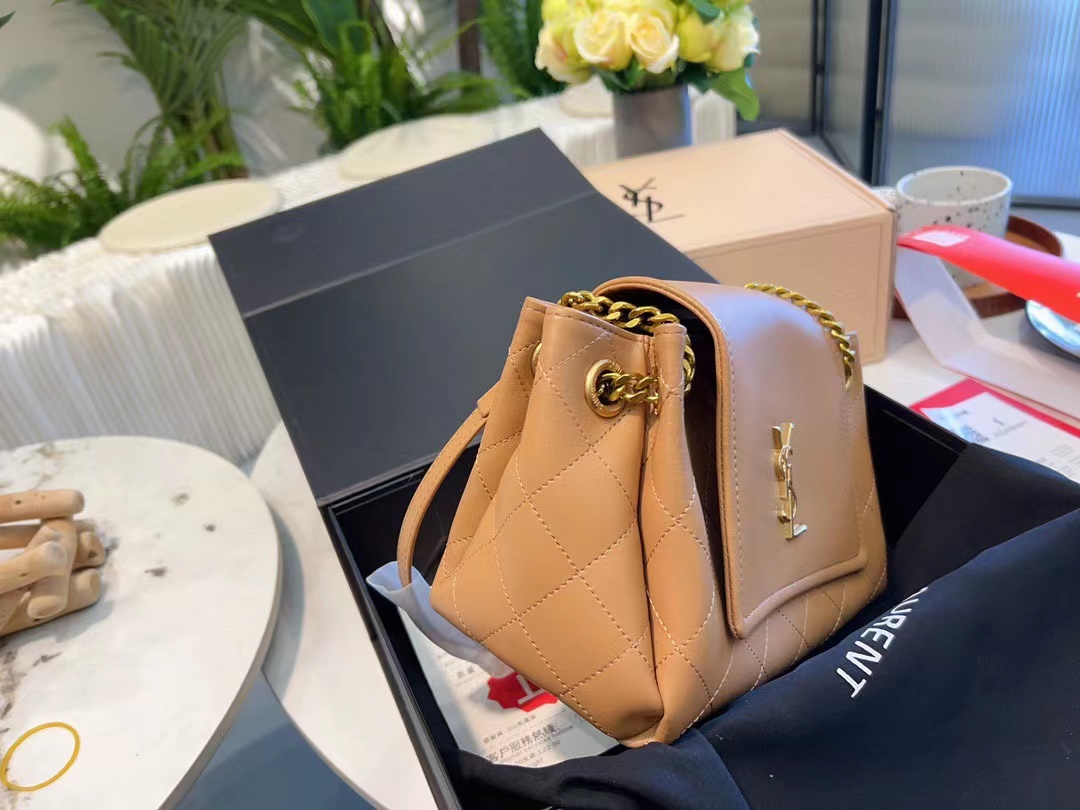 Y 015 - pimpbags.com